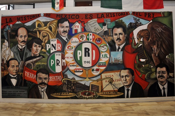 Develan mural “La historia de México es la historia del PRI”