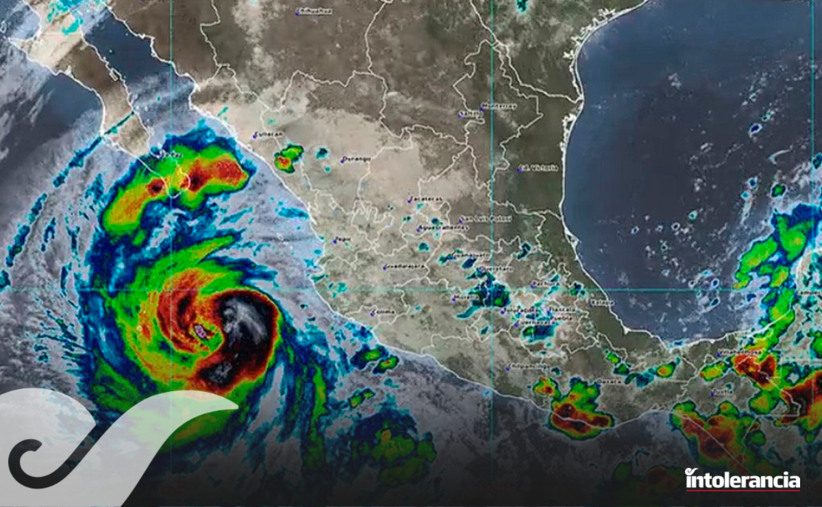 Huracán Priscilla categoría 2 se intensifica frente al Pacífico mexicano