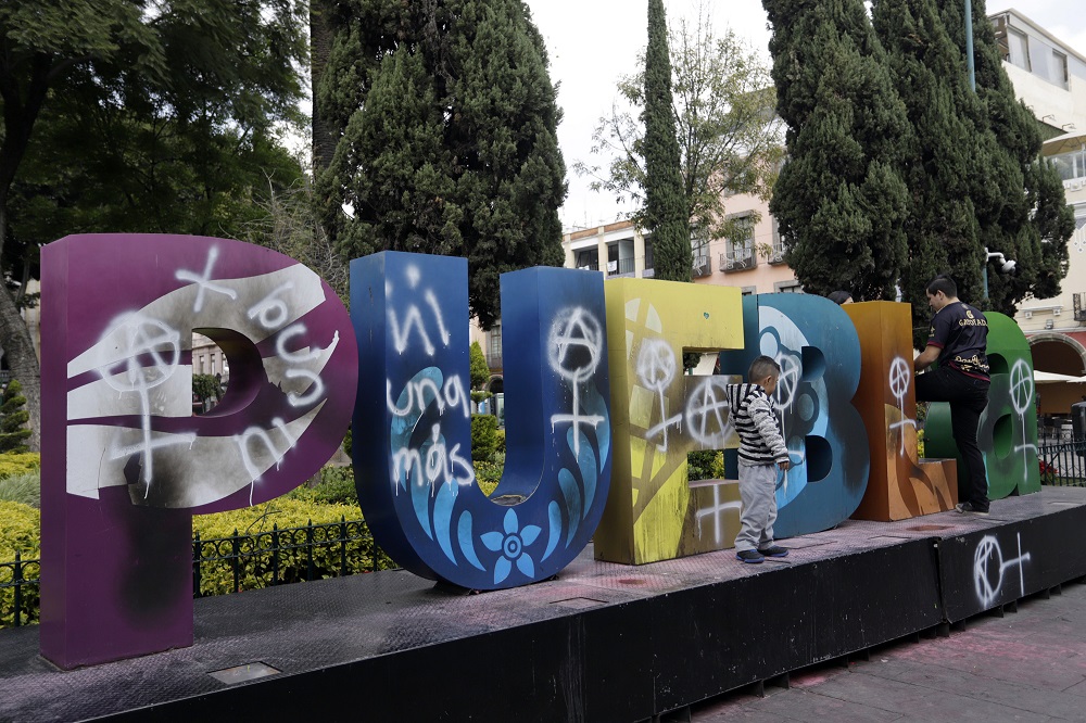 Rehabilitarán letras de la palabra PUEBLA y un par de pilares de los ...