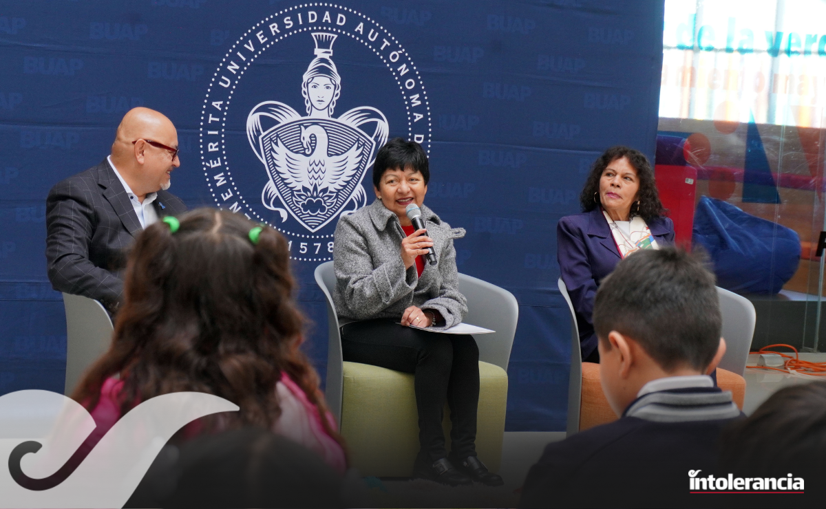 Participa Lilia Cedillo en campaña “Regala una sonrisa” de la BUAP